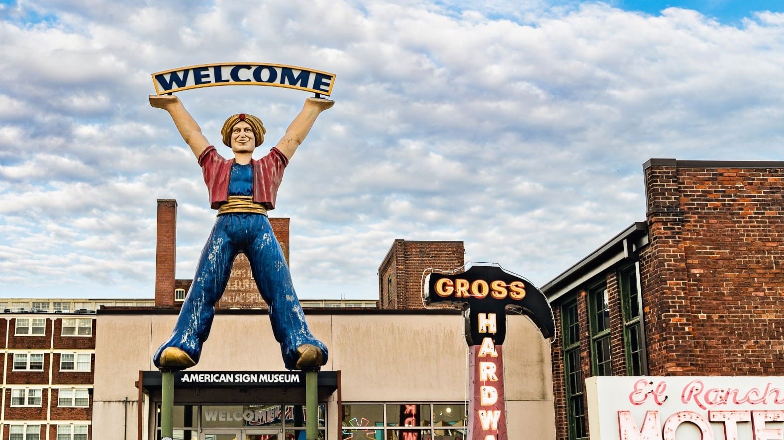 Visit - American Sign Museum